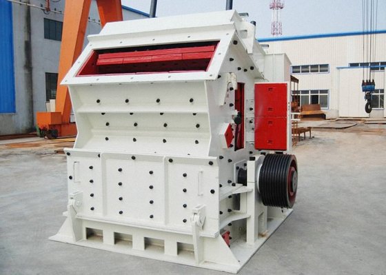 Impact crusher with special shape impact plate