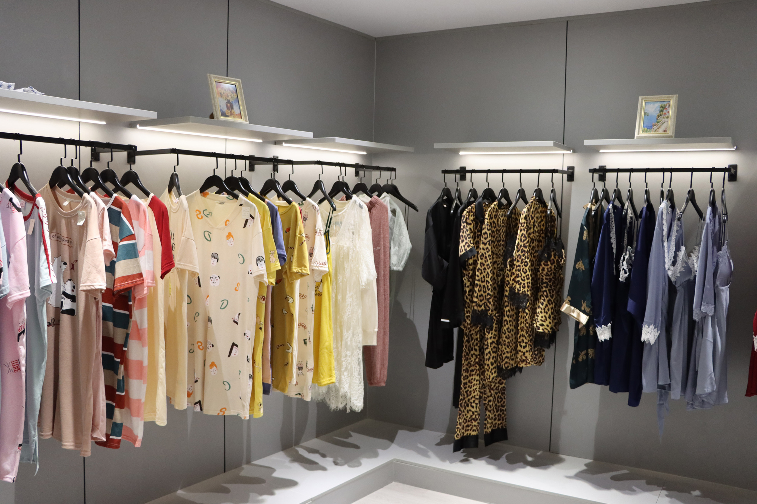 Wuxi Yanjia Dress Co., Ltd.