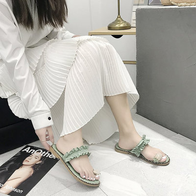 Wholesale Large size lace upper sandals women 2022 new fashion pineapple decoration Flat flip flops summer beach shoes