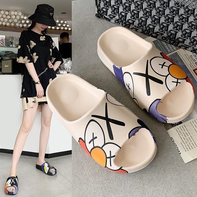 Factory price fashion trend Summer Graffiti Ladies soft sole Sandals Slides Beach Platform Slippers For Women