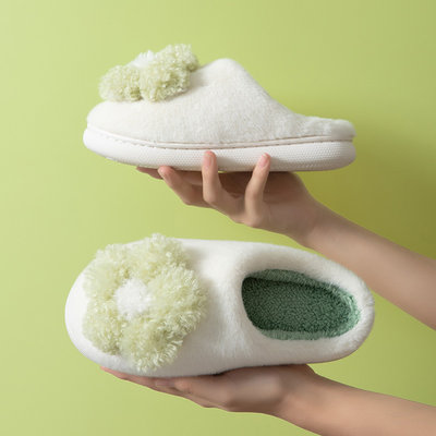2021 new winter cartoon Flower shape slippers Skin-Friendly plush non-slip material sole house shoes