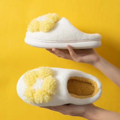 2021 new winter cartoon Flower shape slippers Skin-Friendly plush non-slip material sole house shoes