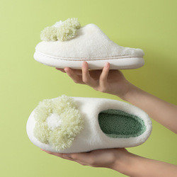 2021 new winter cartoon Flower shape slippers Skin-Friendly plush non-slip material sole house shoes