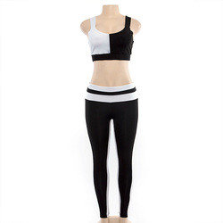 Women Outdoor Seamless  Sports Outfit   Breathable Polyester Sports Outfit