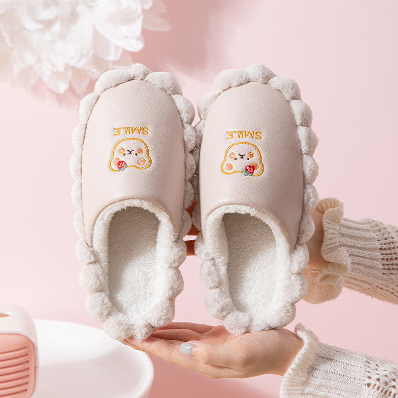 Best price comfort warm home slippers hot sale custom delicate plush cute cartoon vamp home indoor shoes female