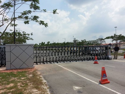 Security Trackless Automatic Folding Gate Retractable For Enterprise and Public Institution