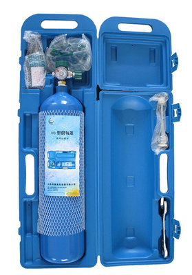 Cilindro de oxígeno de acero de los aparatos médicos del hospital con el estuche de plástico portátil 2L 3.2L 4L