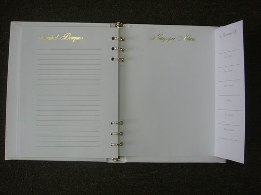 Libros conmemorativos fúnebres sellados oro de rogación blancos de las manos, libro del registro para el entierro