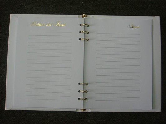 Libros conmemorativos fúnebres sellados oro de rogación blancos de las manos, libro del registro para el entierro