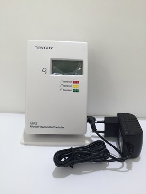 Modbus インターフェイスおよび 1X アナログ +2X の乾接点の出力が付いている電気化学センサー オゾン コントローラーのモニター