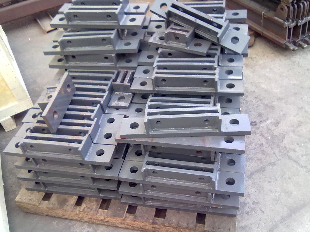 Industrial Alloy Steel Mining Heavy Rail System With Customized Straight rail standard length