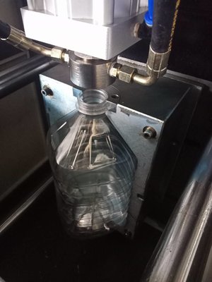 5L Semi Automatic PET Bottle Blowing Machine 1.67m * 0.62m * 1.65m Energy Saving