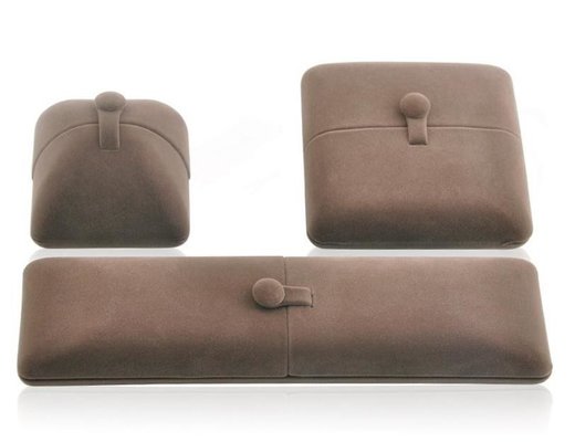 China Foldable Velvet Gift Box With Button , Fashionable Velvet Custom Wedding Ring Box supplier