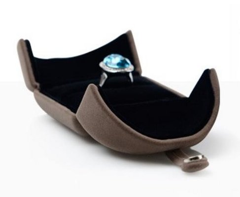 Foldable Velvet Gift Box With Button , Fashionable Velvet Custom Wedding Ring Box supplier