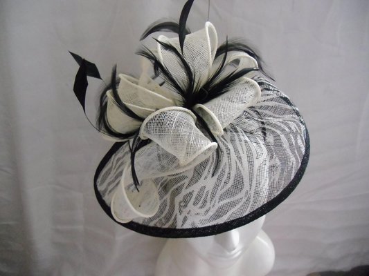 Printed Sinamay Ladies Fascinator Hats Feathers Trim White / Black For Church