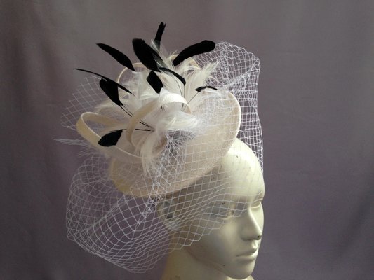 Sinamay Ivory Ladies Fascinator Hats With Feathers / Veiling Trimming For Party