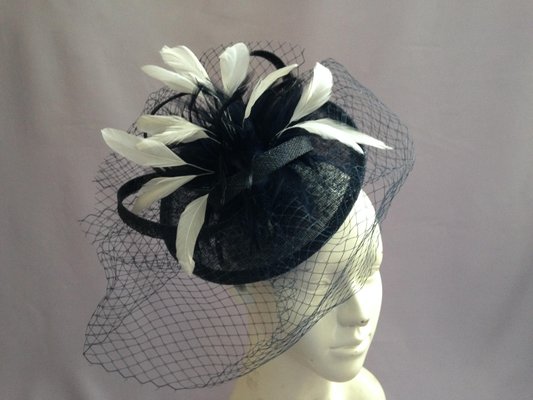 Sinamay Ivory Ladies Fascinator Hats With Feathers / Veiling Trimming For Party