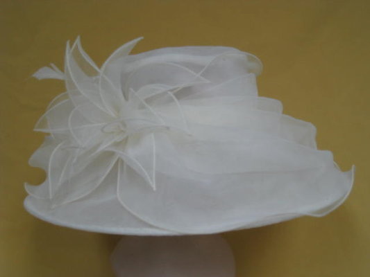 Church White Elegant Organza Hat With Coque Feathers and Satin Sweatband for Normal Day