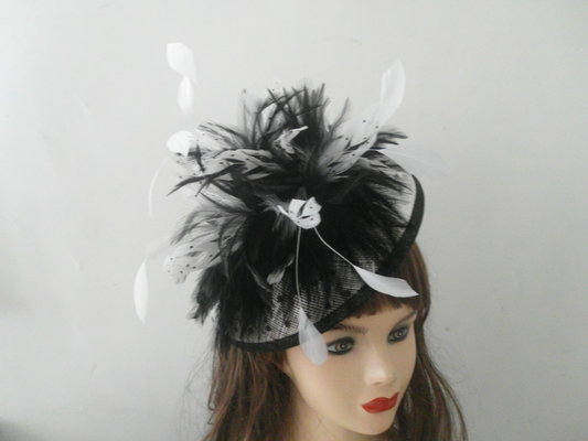 Medium Dotted Printed Sinamay Ladies‘ Fascinator Hats For Women With Coque Feather