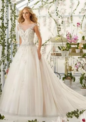 Supply all kinds of wedding dress 2018 Ball gown wedding gown