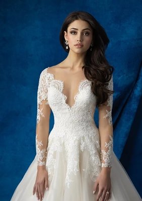 Bead Long Sleeve Ball Gown Wedding Dress , Royal White Ball Gowns With Sleeves