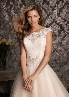 Fitted Modern Muslim Wedding Dresses , Classic Gold Ball Gown Wedding Dress
