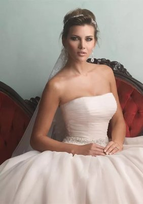 Sleeveless Embroidery Ball Gown Style Wedding Dresses For Bridal Crystal Decoration