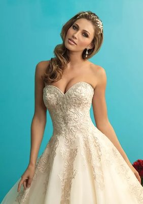 Luxury Simple Ball Gown Wedding Dresses , Big Satin Wedding Ball Gown