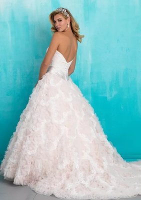 Sweetheart Neckline Ball Gown Style Wedding Dresses Beaded Ruffled Floor Length