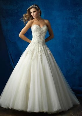 Custom Elegance Ball Gown Style Wedding Dresses With Deep Sweetheart Neck Tail