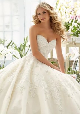 Luxurious Ball Gown Bridesmaid Dresses / Tailed Crystal Ball Gown Wedding Dress