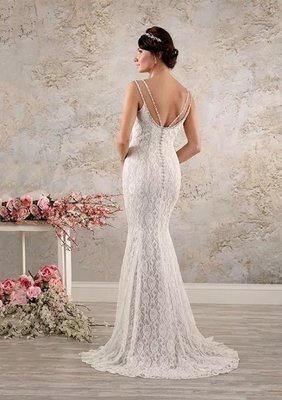 Embroidery Decorative Fit And Flare Wedding Gown For Slim Girls And Woman