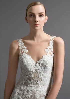 Fashionable White Fit And Flare Wedding Dress , Sleeveless Fit And Flare Tulle Dress