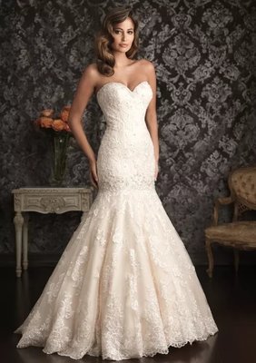 Fashionable White Fit And Flare Wedding Gown For Beautiful Girls And Ladies