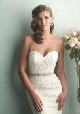 Elegant Fancy Embroidered Mermaid Tail Wedding Dress With Long Train Heart Design
