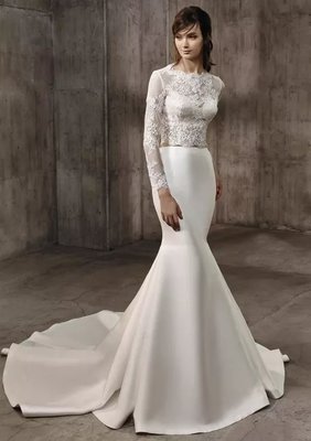 Long Sleeve Mermaid Tail Wedding Dress With Lace Appliqued And Botton