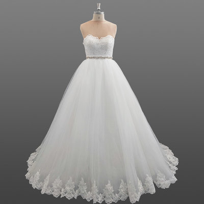 Sleeveless White Ladies Wedding Dresses With Exquisite Lace Material