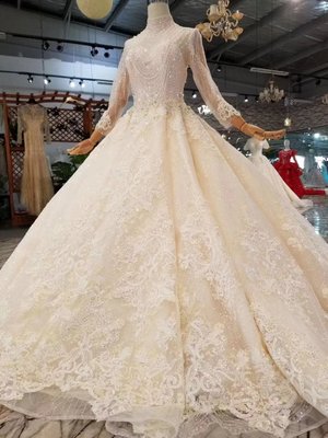 Hand-made new champagne-coloured luxury crystal long-sleeved trailing lace wedding dress in autumn and winter