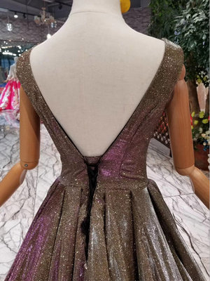 Golden sequined V-collar evening gown