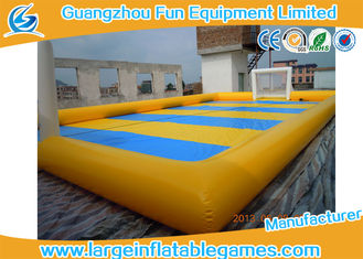 Campo de deportes inflable del PVC de la prenda impermeable 0.9m m, campo de fútbol inflable