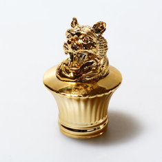 China Custom Made Zinc Alloy Lion Head Perfume Cap Surface Plating Process supplier