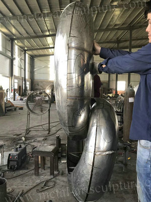 Polished Surface Circle Shape Abstract Outdoor Sculpture For Malaysia Hotel Decoration