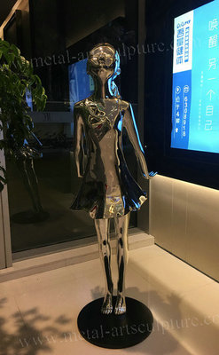 Shopping Mall Stainless Steel Sculpture Human Shape OEM / ODM Available