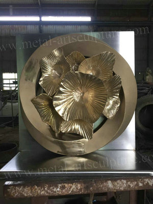 Polished Stainless Steel Sculpture / Mall Interior Metal Garden Flowers Sculpture