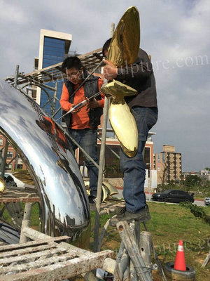 Contemporary Famous Abstract Sculptures People Shape With Antique Style