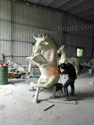 Cattle  Fiberglass Animal Sculptures Large Yard Ornaments Restaurant Decoration