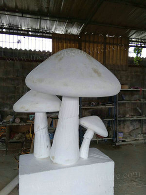 Residential Landscaping Large Outdoor Statues Custom Mushroom Sculpture For Decoration