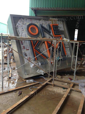 School Large Outdoor Statues Welding / Handmade Modern Metal Wall Sculpture