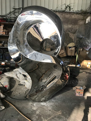 High Polished Abstract Letter Metal Sculpture With Glossy And Smooth Metal Surface