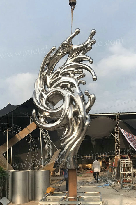 Handicraft Stainless Steel Garden Sculptures Color Customized With Surface Finish Painted